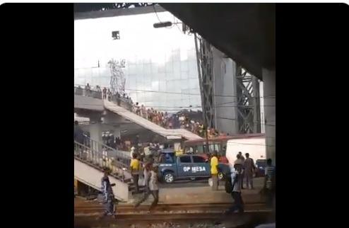 Soldiers unleash mayhem at Osodi, destroy vehicles, arrest residents ...