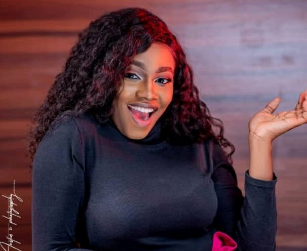 Lady shot dead by suspected herdsmen on her way to collect NYSC call-up ...