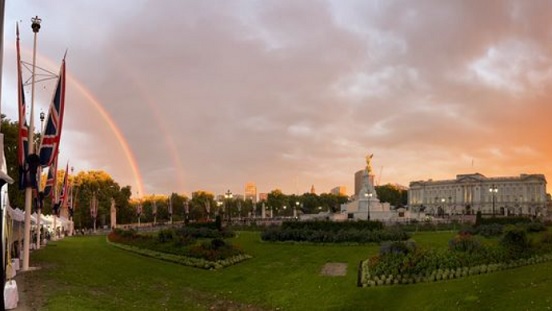Double rainbow appears over Buckingham Palace, Westminster on eve of ...