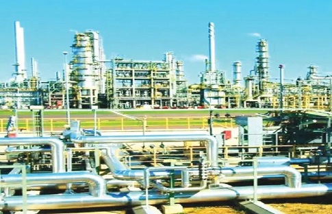 Dangote refinery cuts petrol price by N75 following US-Iran peace deal ...