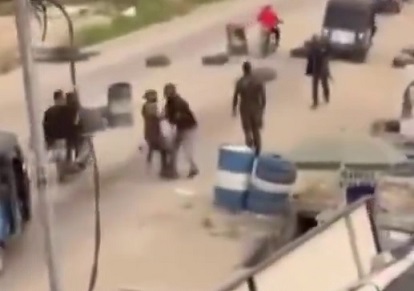 Viral video of policemen, soldiers punching each other in Delta State ...