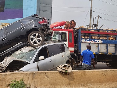 Tomato-laden truck loses control on Otedola Bridge, triggers traffic ...